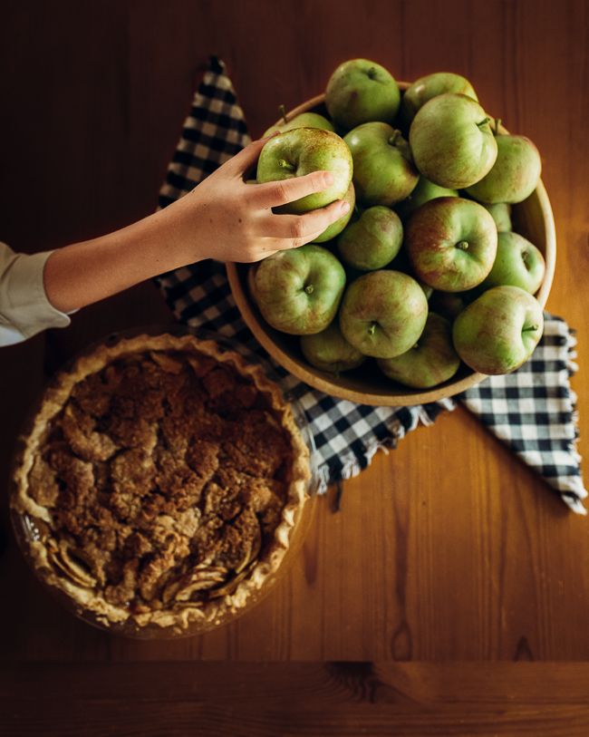 Apples from the Backyard Tree + Apple Pie / Nelson Notes