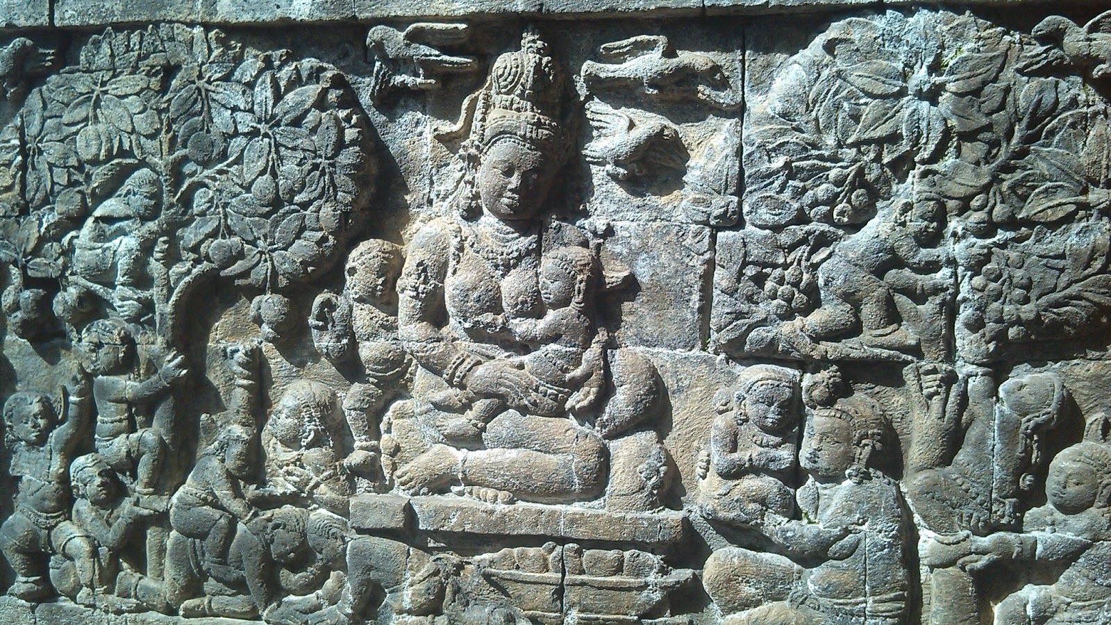 VeronikaDiahKusumawati: Relief Menawan di Candi Mendut