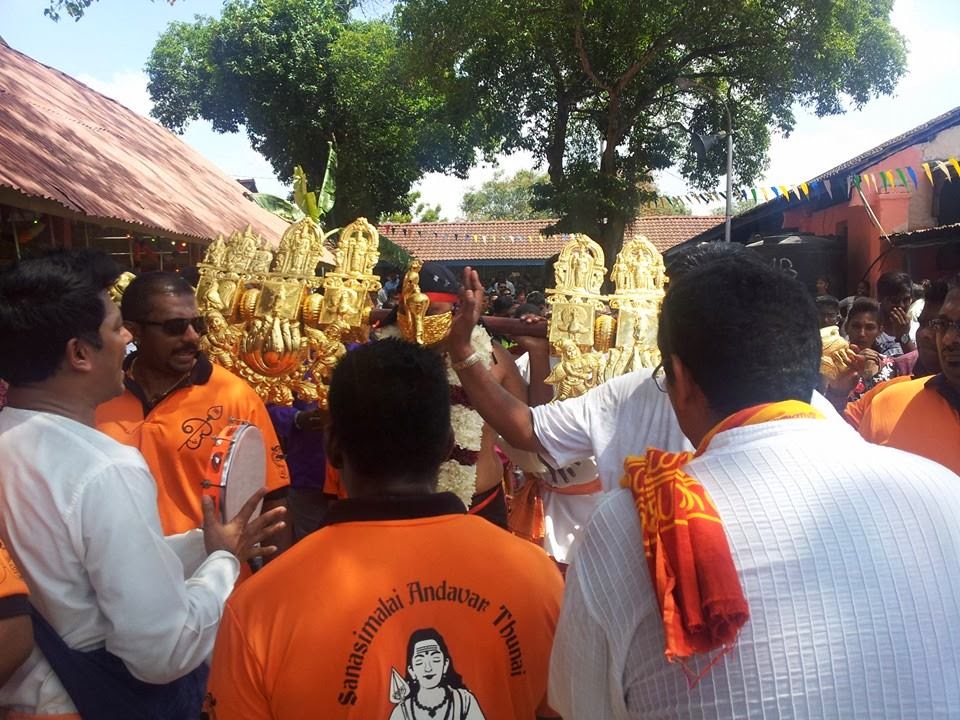 THE SEASON IN THE SUN BLOG: Kavadi Sindhu in Sannasimalai Andavar Temple