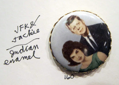 Idiosyncratic Fashionistas: Buttons, Buttons, Who's Got the Tender Buttons