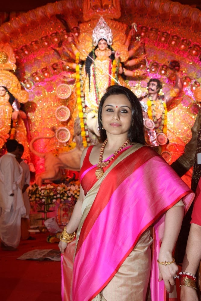 Kajol and Rani Mukherjee Celebrates Durga Puja. | Bollywood, Actresses ...