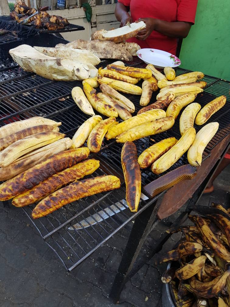What do Nigerians eat? (Street food edition)
