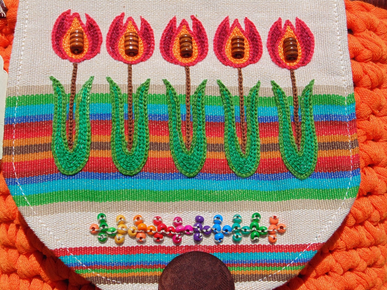 Uno de colores chillones....para abril.