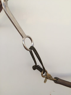 Functional Horsemanship: Tack Tip: Para-Cord Rein Connectors