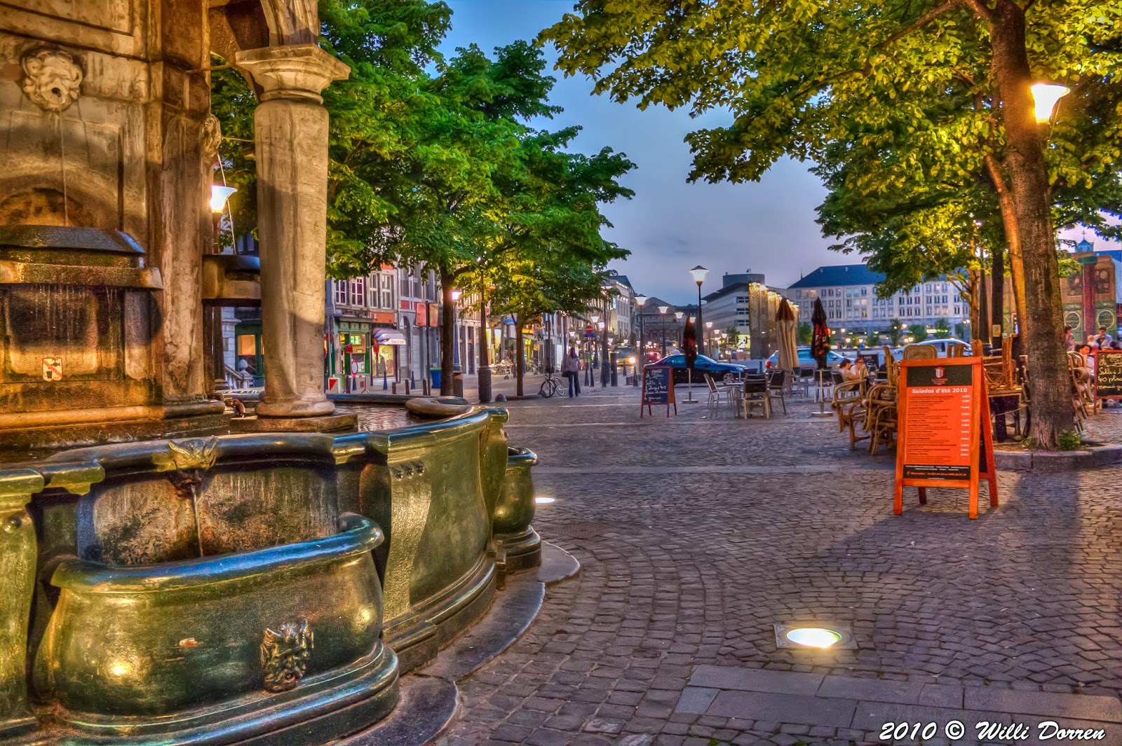 la ville de liege et ses quartiers: place du marché liege belgique
