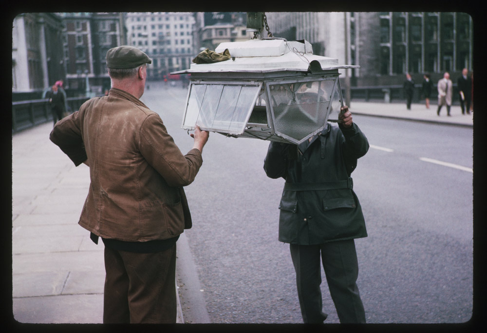 28 Stunning Color Photos Capture Everyday Life in Europe During the ...