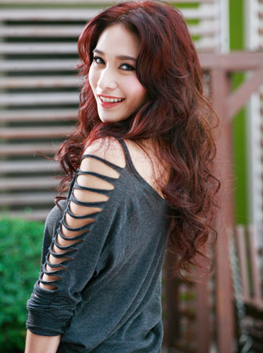 Men Women Hairstyles: Long Hairstyles Ploy Chermarn