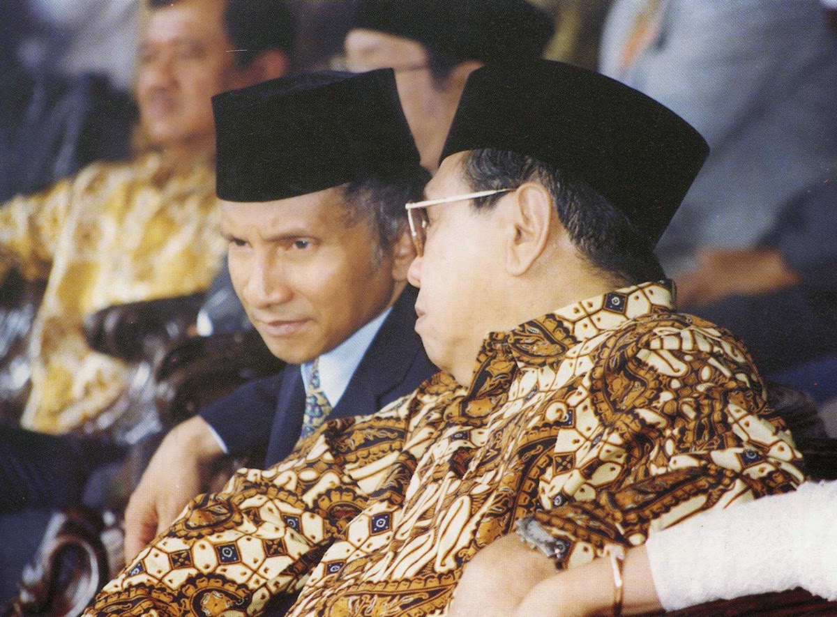 Muhammadiyah Studies: Amien Rais dan Gusdur Dalam Ingatan Publik