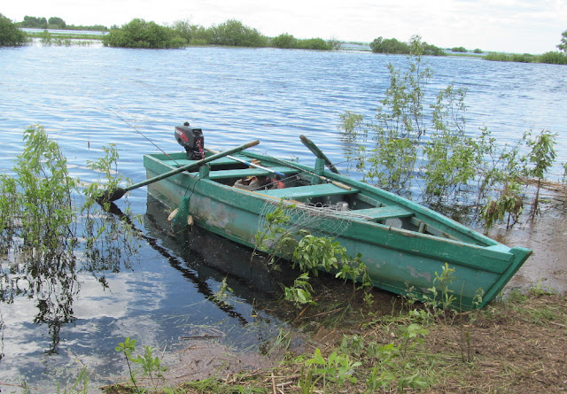 Рыбацкая лодка: Лодка служит восьмой сезон