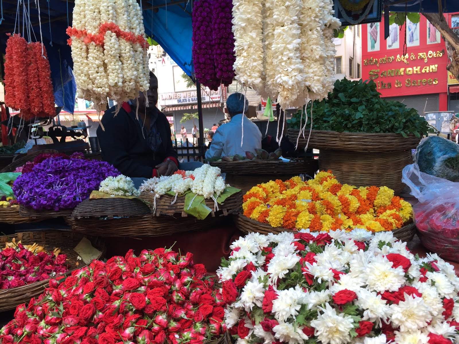 Bangalore diaries - Early Morning amble through the Gandhi Bazaar