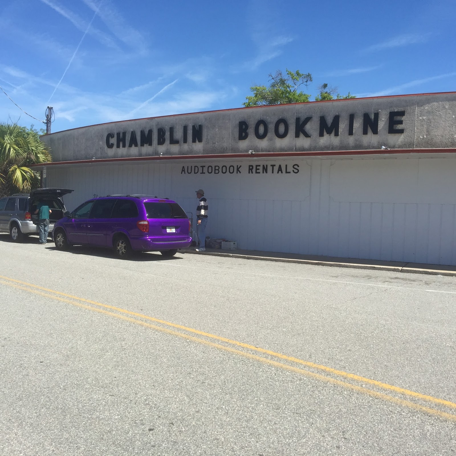Mysteries and More from Saskatchewan: Chamblin Bookmine Bookstore
