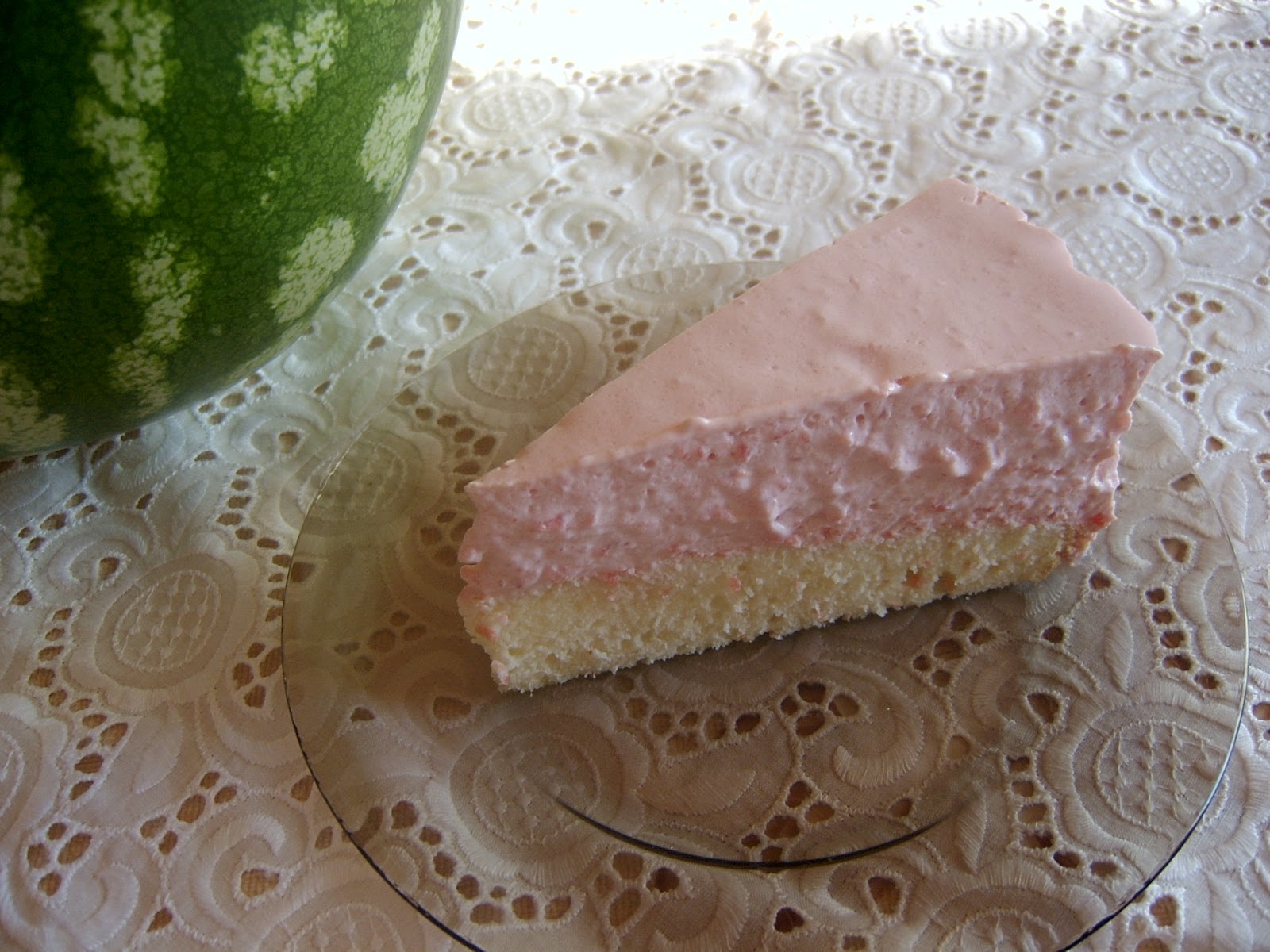 Tort cu mousse din miez de lubenita