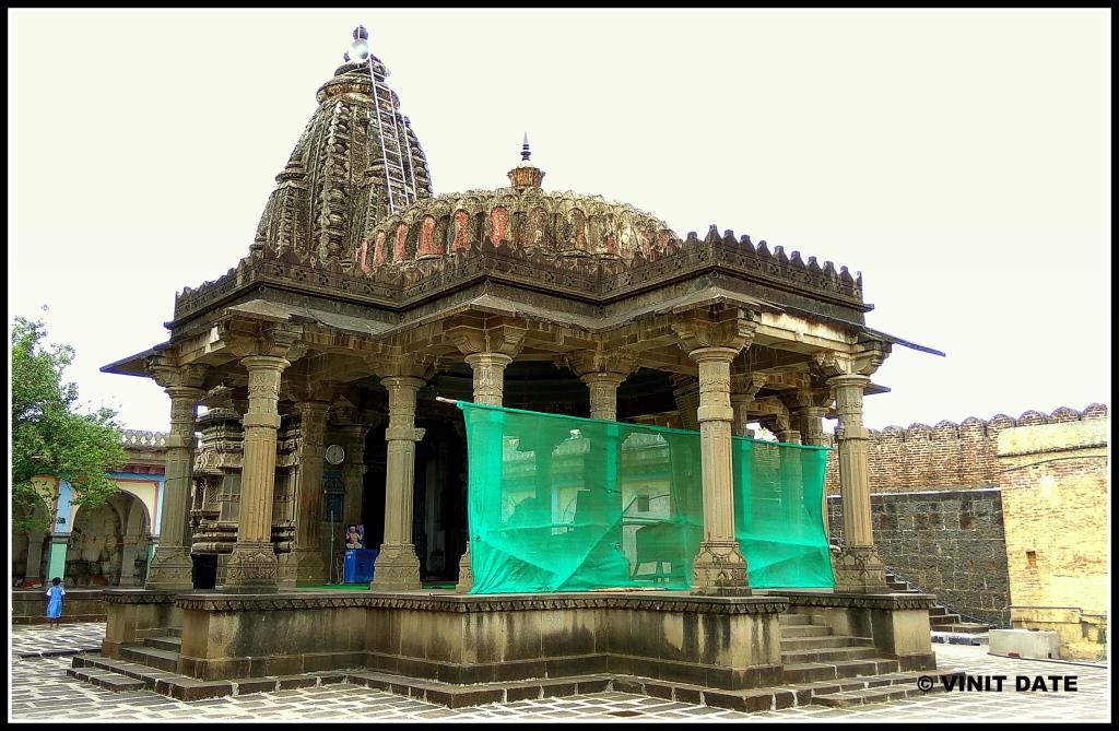 पळशीचा भुईकोट_Palashi Land Fort