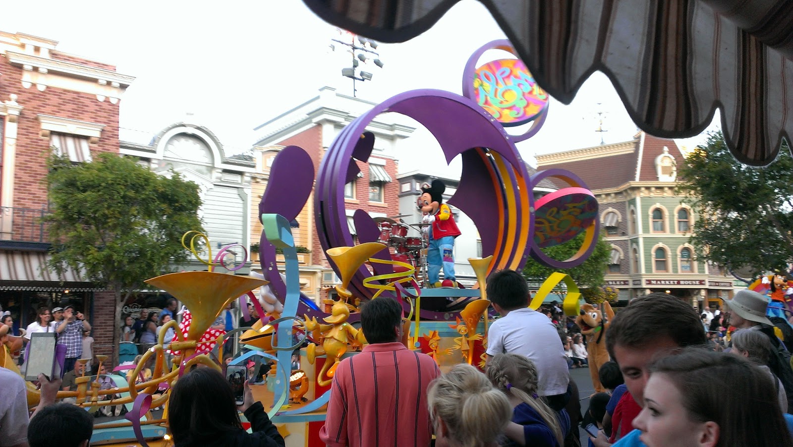 Evil Genius's Guide to Disneyland: Mickeys "Fun" Wheel or The Wheel of ...