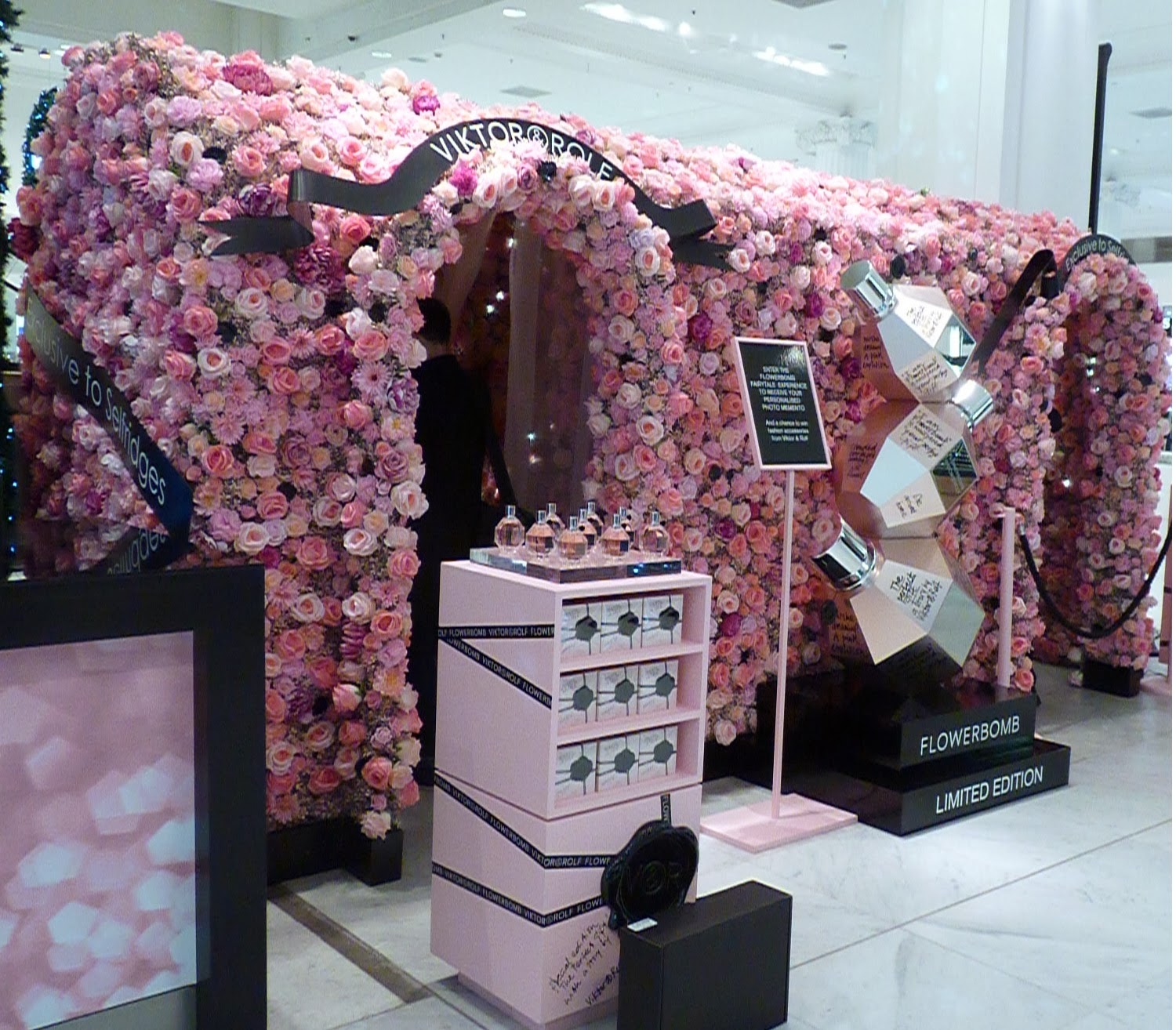Viktor & Rolf Unveil their Limited Edition Flowerbomb Fairytale Edition ...