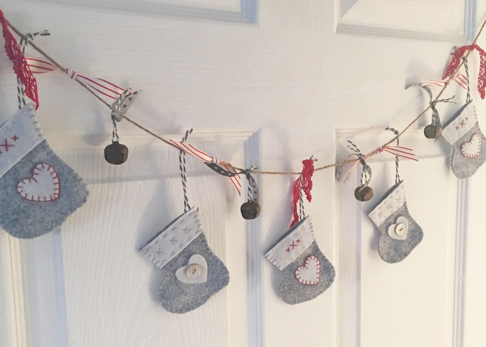 A little happy Tutorial ~ Christmas Stocking Garland | A Little Happy Place