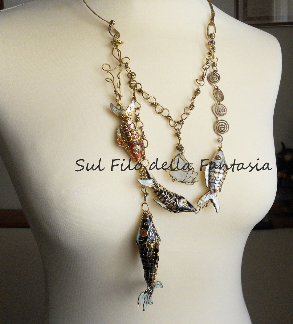 Sul filo della fantasia: Brass wire and fish necklace....... trendy????.