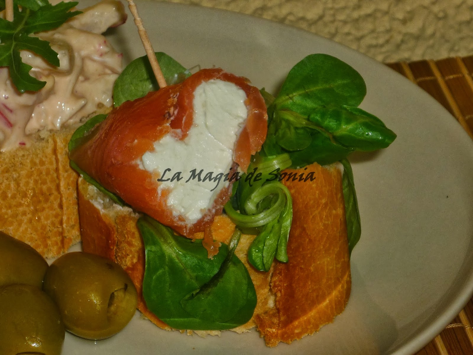 La Magia de Sonia: Pincho de Ensalada de Cangrejo y Salmón con Queso Crema