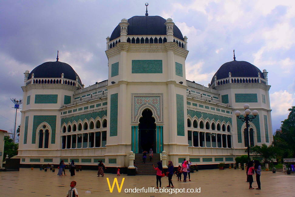 Mesjid Raya Al-Mashun - Peninggalan Kerajaan Melayu di Tanah Deli ...