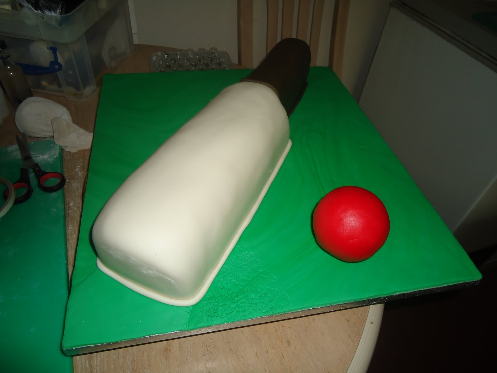 The Lavender Cakes: How to make a Cricket Bat Cake....