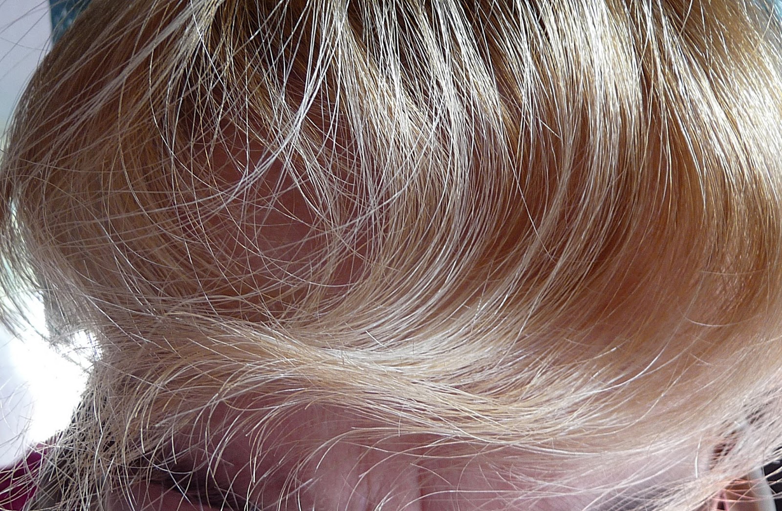 Envuelta en crema: Tinte para pelo rubio para aplicar en casa: Tahe