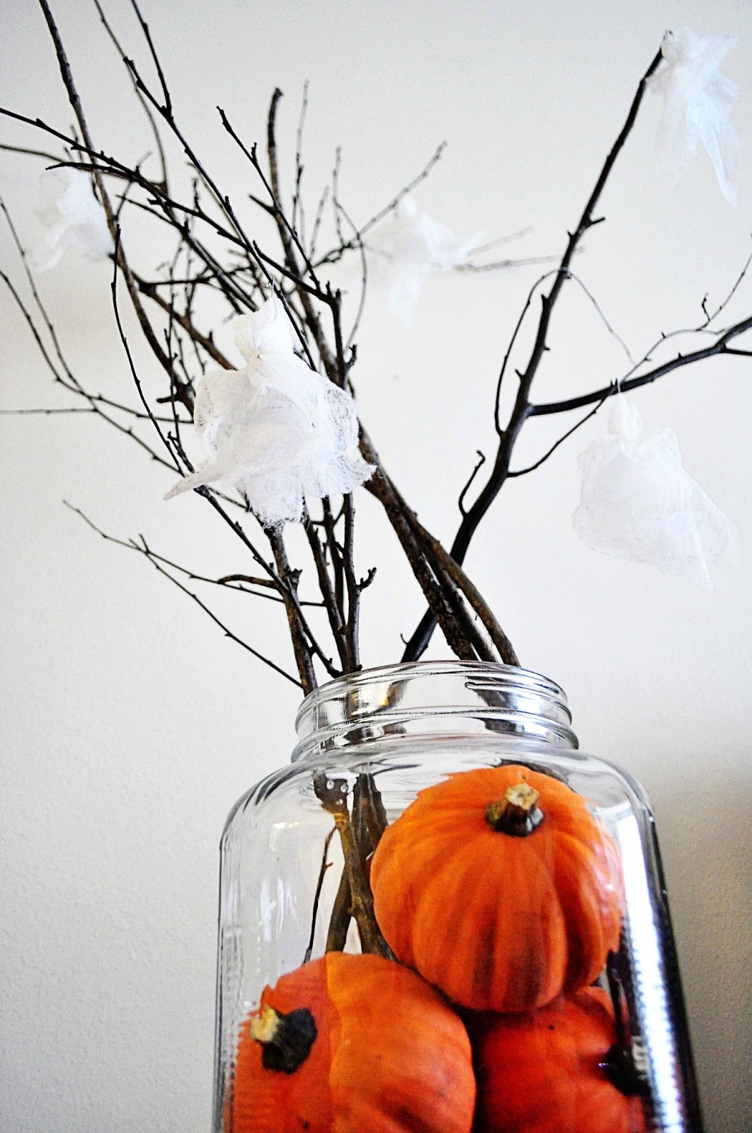 Little Sloth: Halloween ghost tree