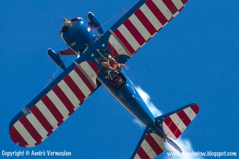AVWindow: N4442N Super Stearman - Wing Walker at Oshkosh