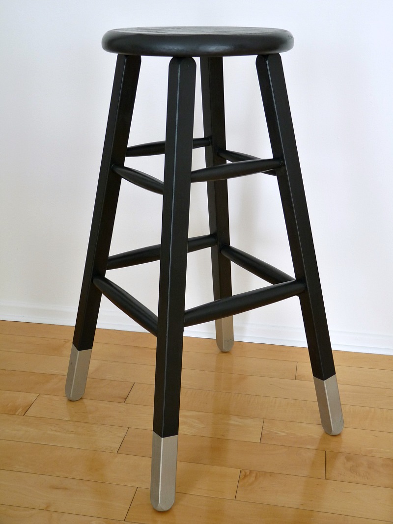 Dipped Leg Furniture Makeover | Dans le Lakehouse