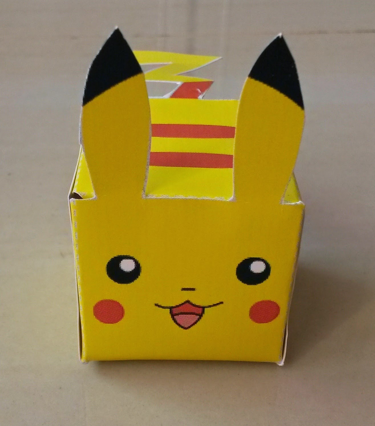 Glitter Rosa: Paper Toy Pikachu