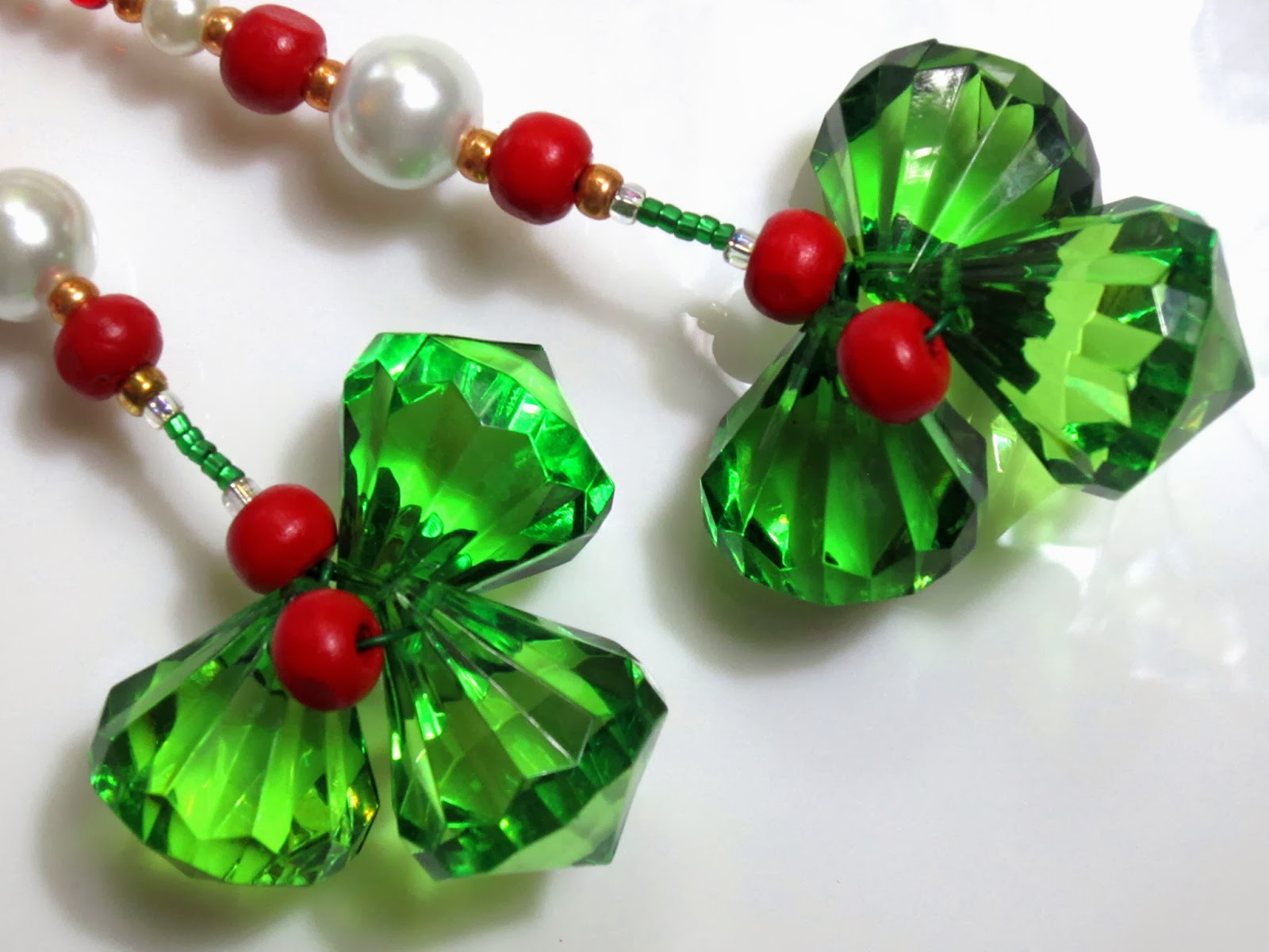 The Handcrafted Christmas: Holly and Berries Beaded Christmas Ornaments