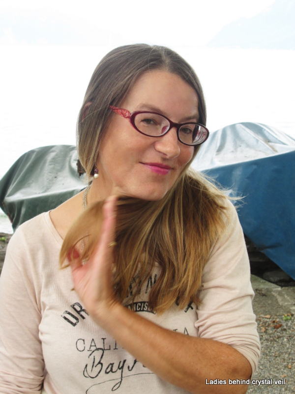 Gracious ladies behind crystal veil: Veronik 032