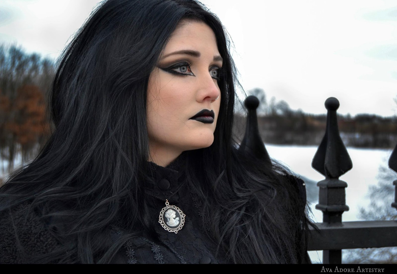 The Shadows Breathe: "Victorian Gothic" with Molly Kinney