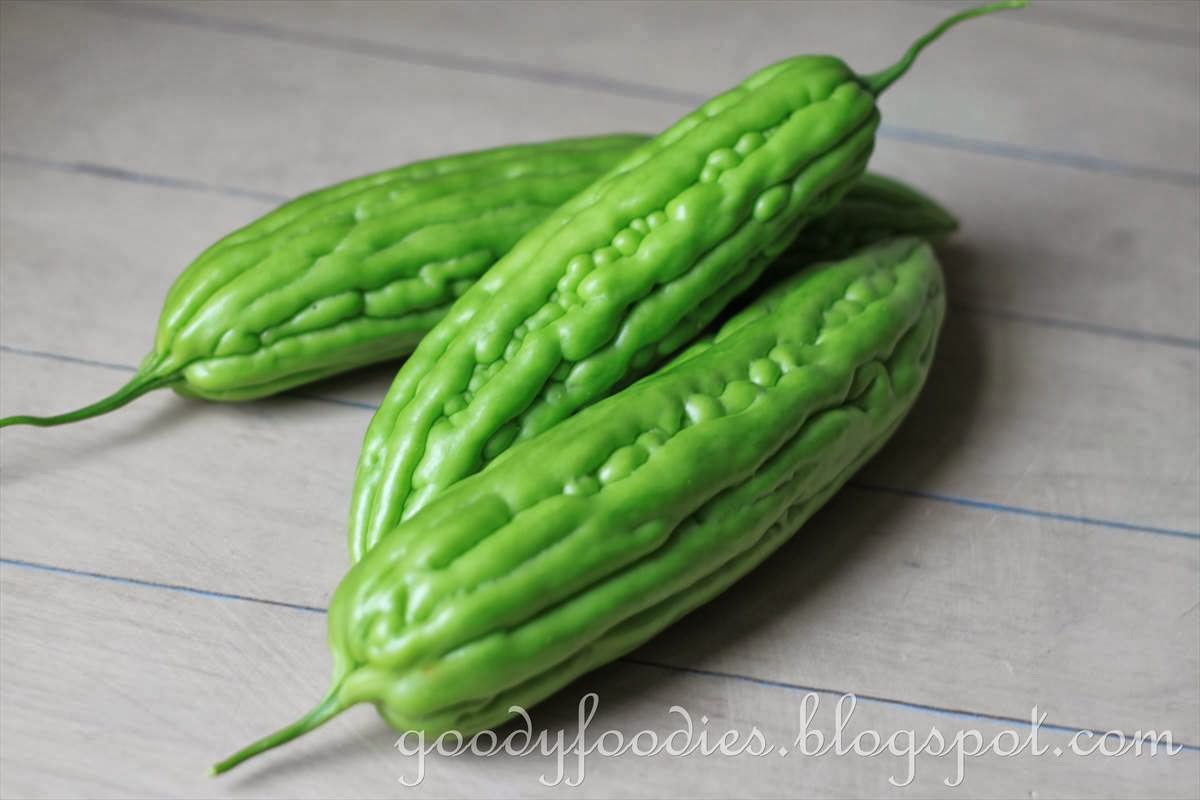 GoodyFoodies: Recipe: Chinese braised chicken with bitter gourd 苦瓜鸡
