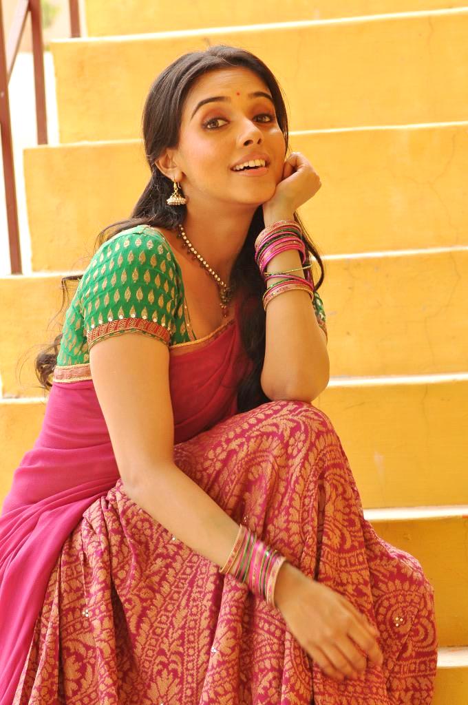 Asin Studio: (Kaavalan) Asin in Half saree