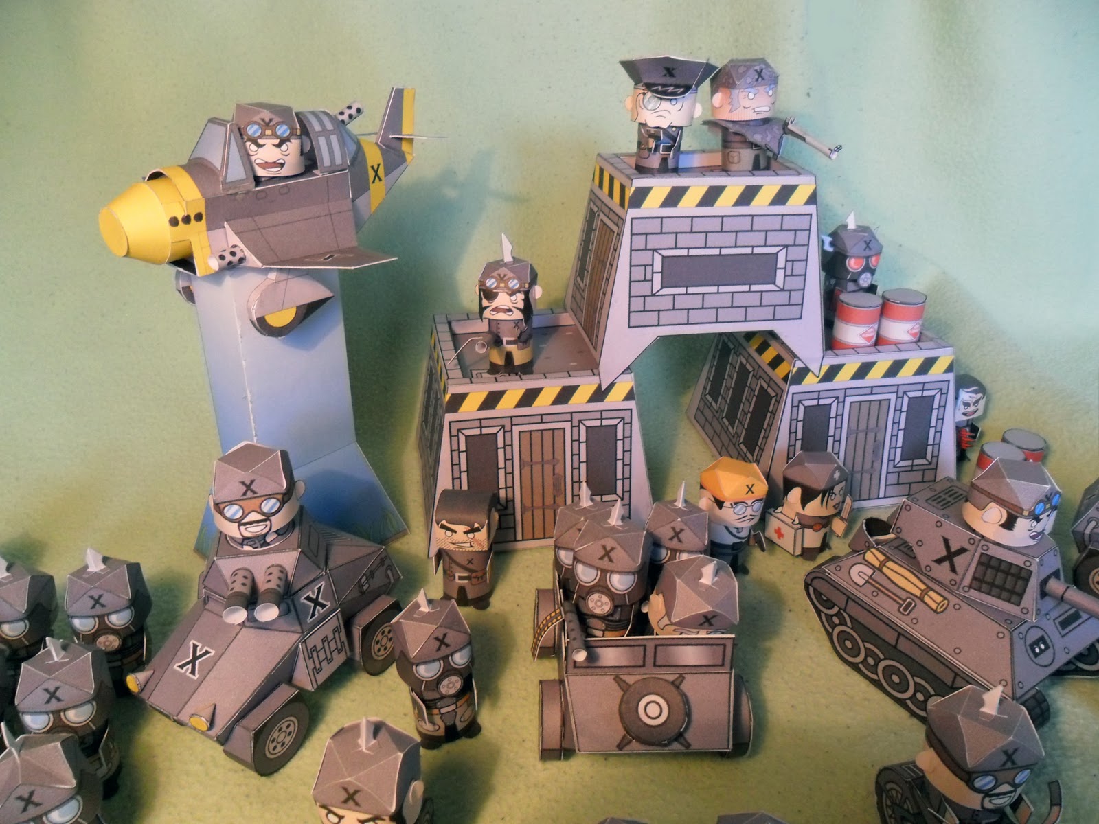 Gibbering Madness: Flipitpapercombat... Black X army...