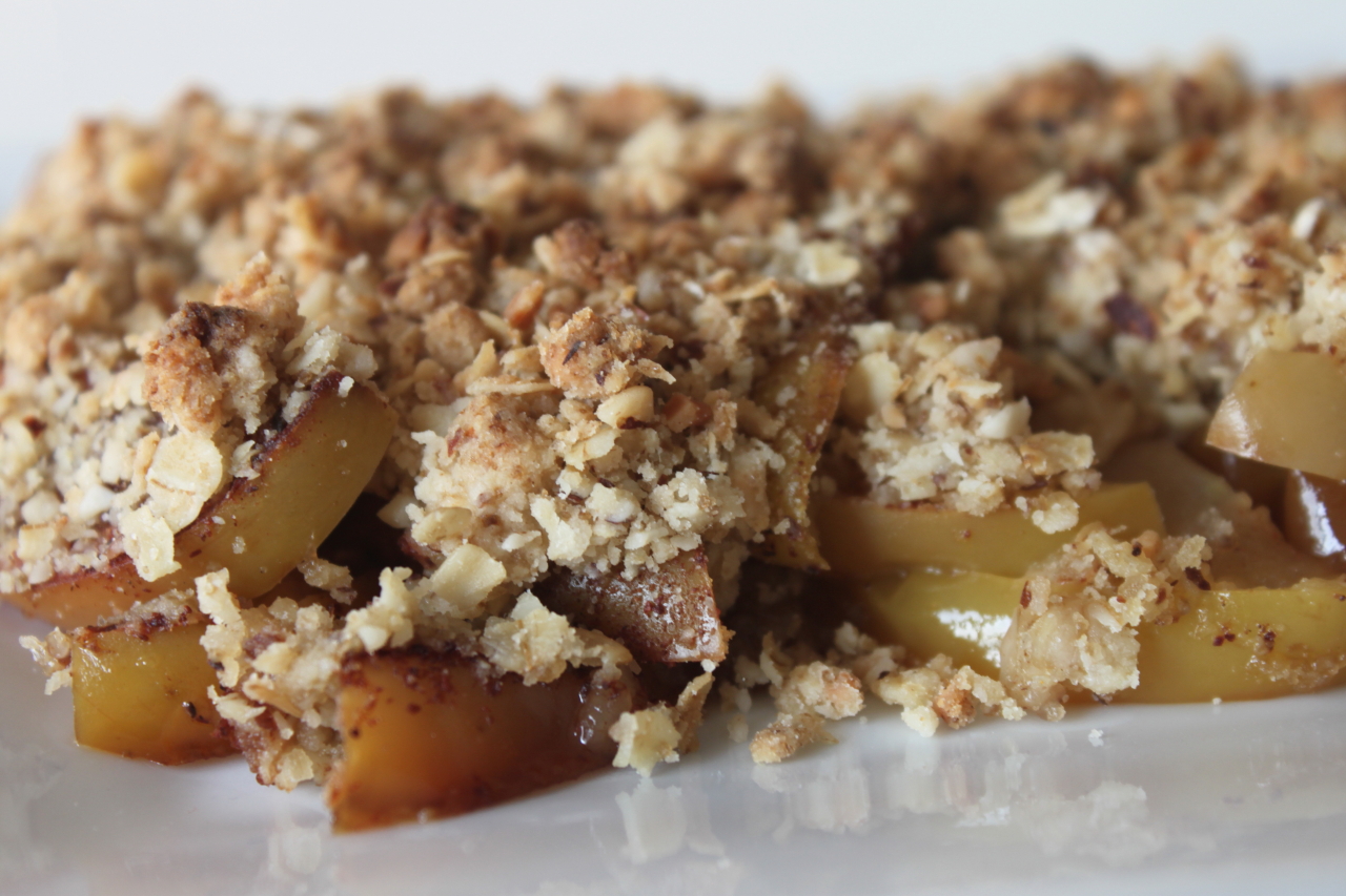 Mama Tommy's: Apple Crumble in a Skillet [Zack]