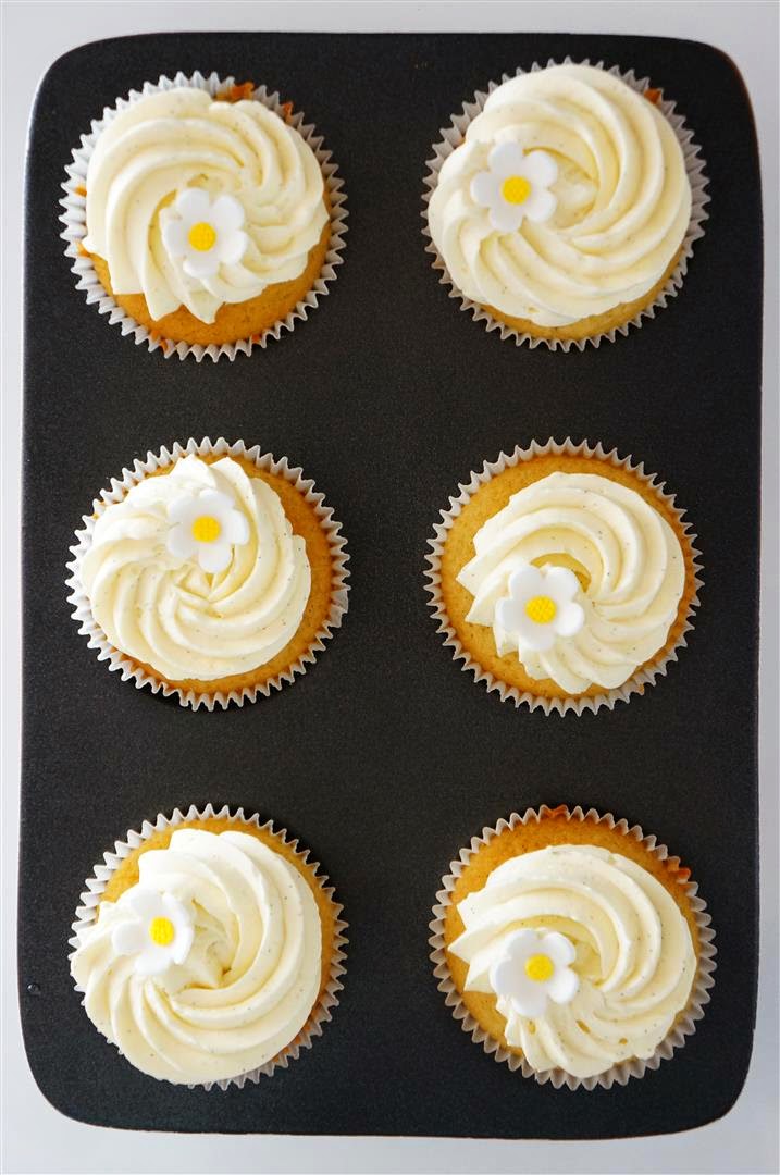 Very Vanilla Cupcakes | Cakelets & Doilies