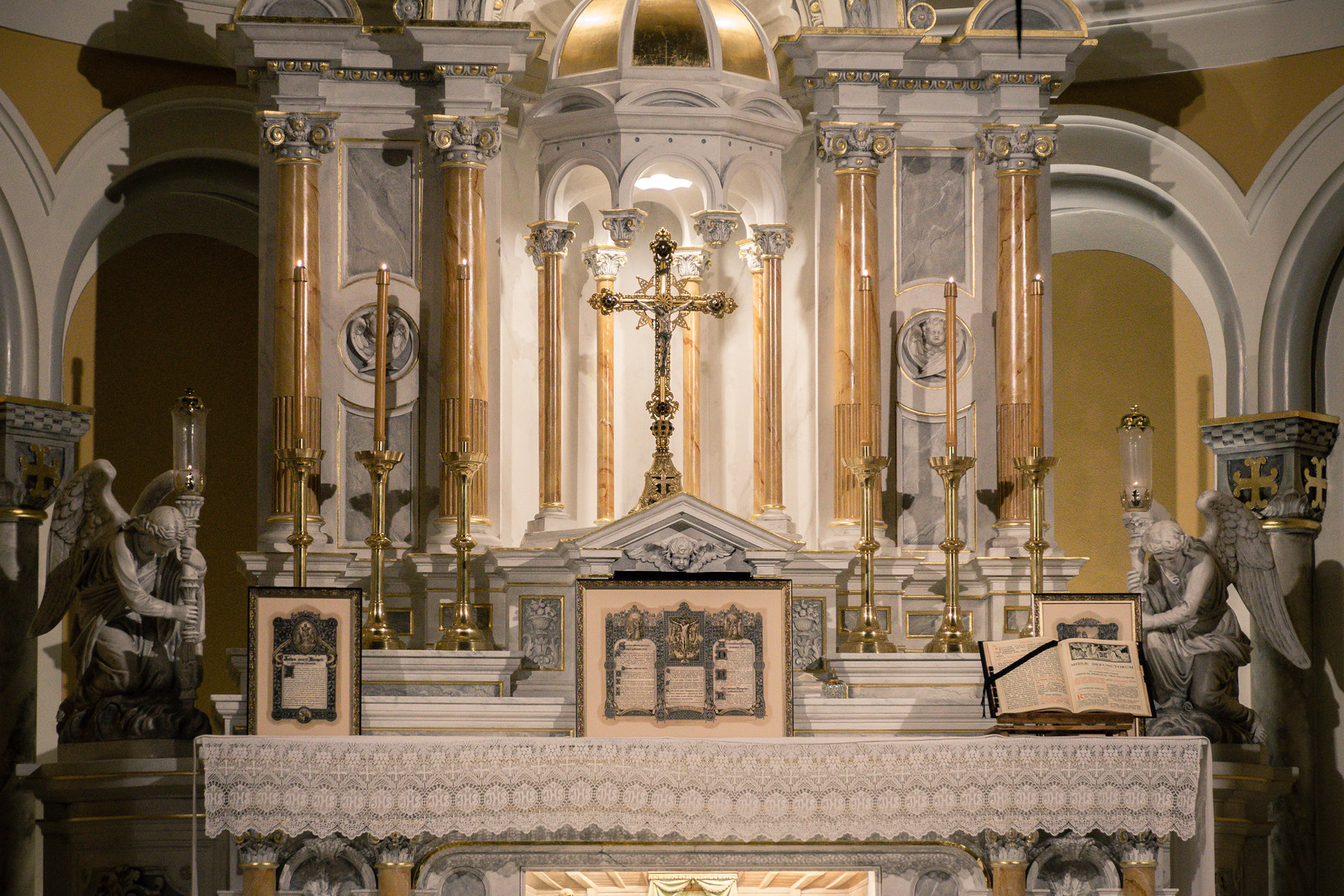 Black Vestments and More: The Move Away from Minimalism in the ...