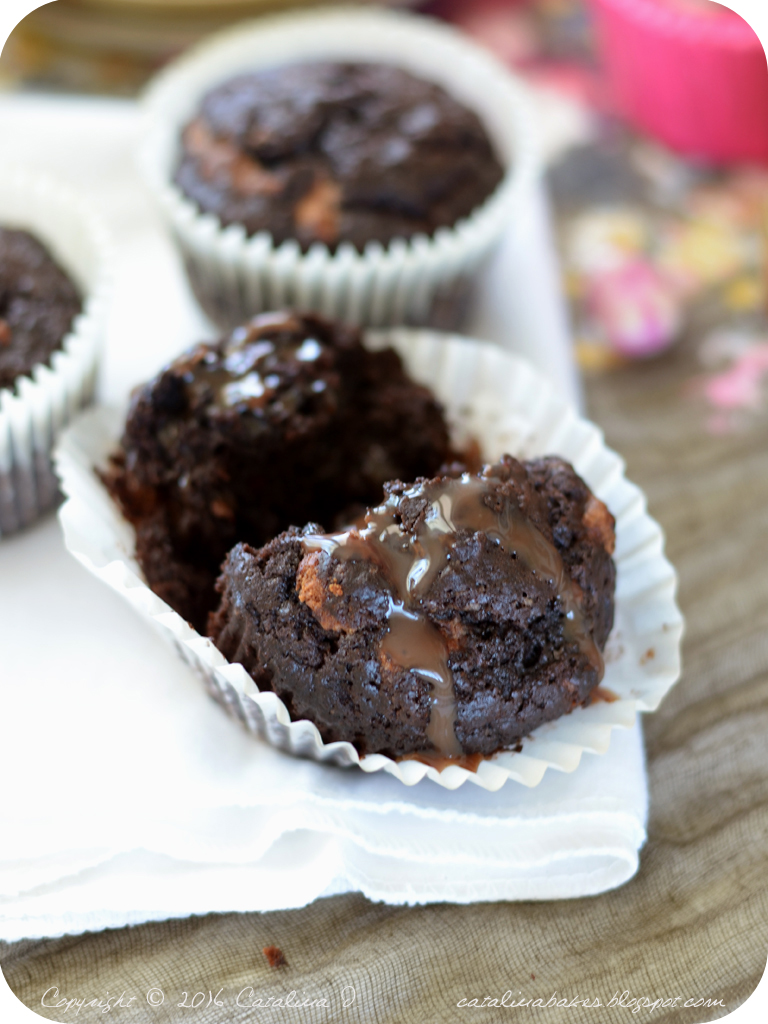 Catalina pece: Čokoládové muffiny s čokoládovou omáčkou