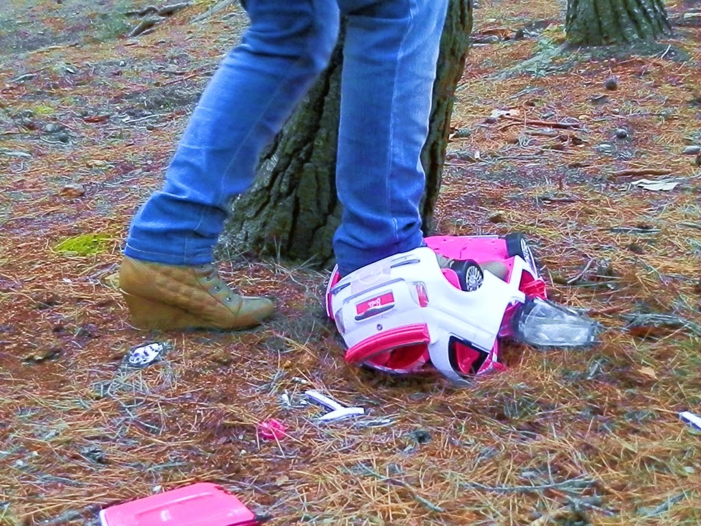 crushandtrampling: Car Crush with platform boots and jeans in the street