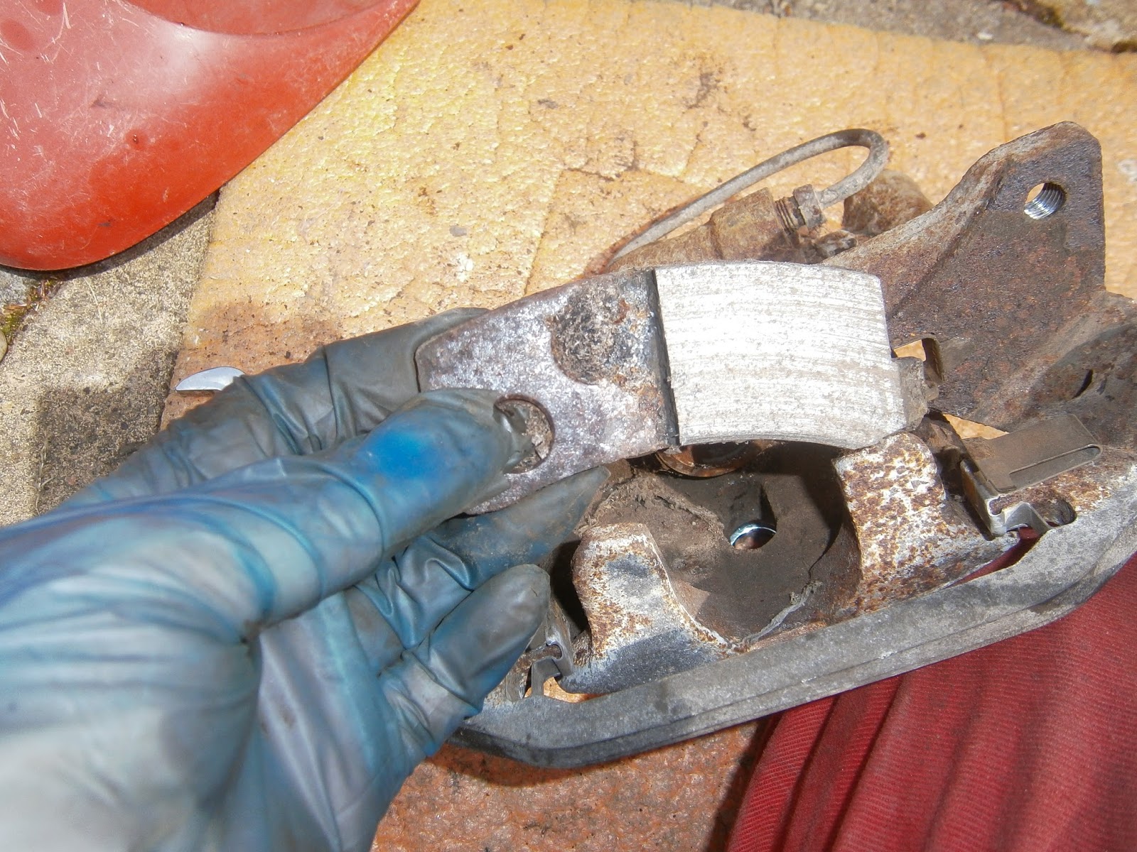 Lotus Excel Restoration: Dismantling the rear brakes and Parking Brake