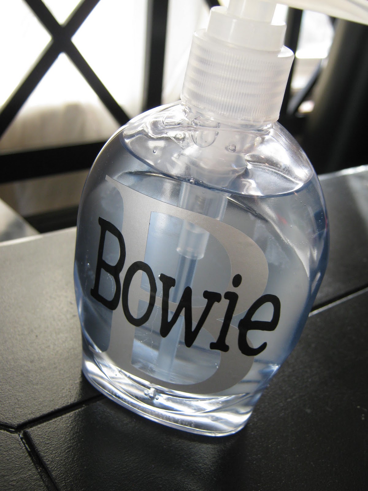 tutorial {personalized soap dispenser}