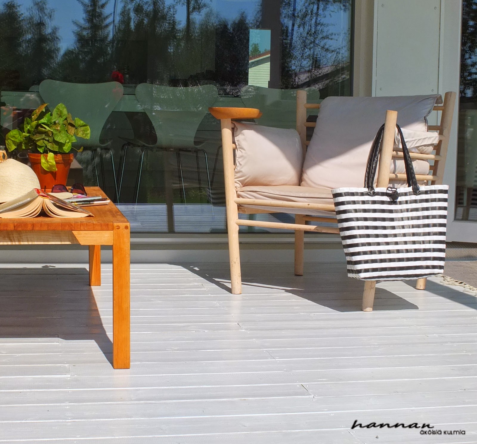 näköisiä kulmia: Valkoinen terassi