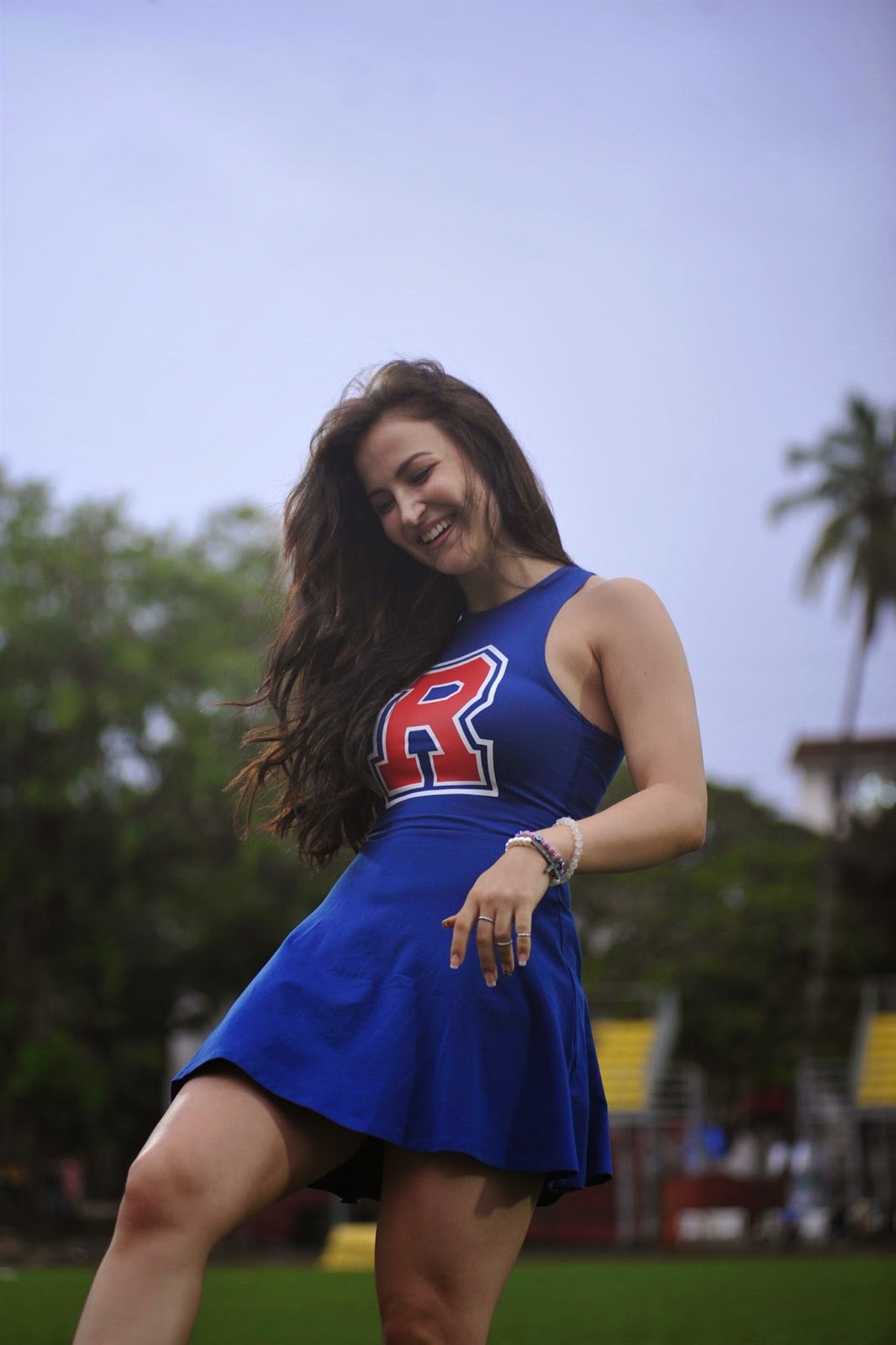 Fighting the Darkness: Elli Avram Looks Super Sexy In a Blue ...