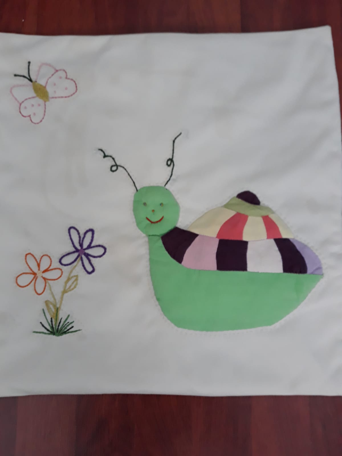 snail applique cushion | All about patchwork and quilting