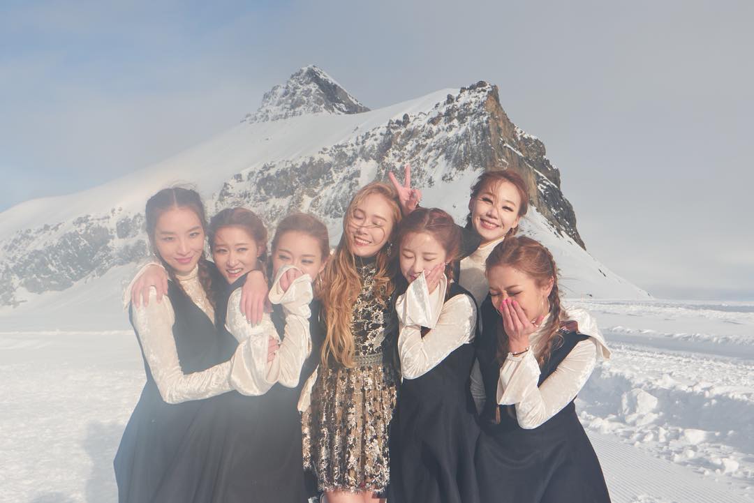 See the behind the scene pictures from Jessica's 'Wonderland' MV ...