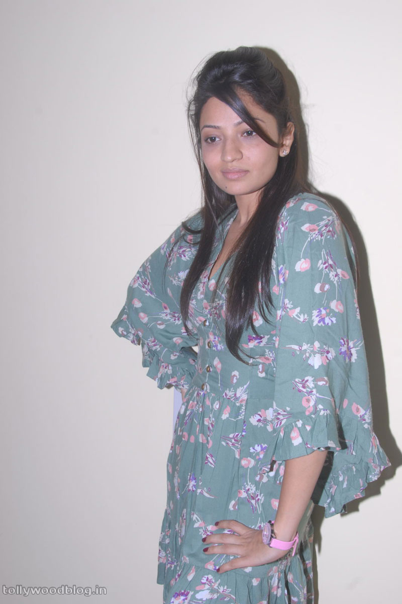 Anisha Jain photos stills spotted at Duniya PM