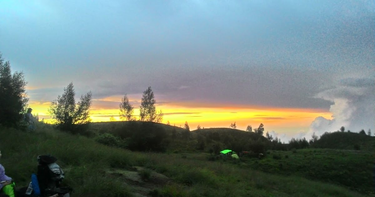 Bukit Teletubbies di Gunung Prau