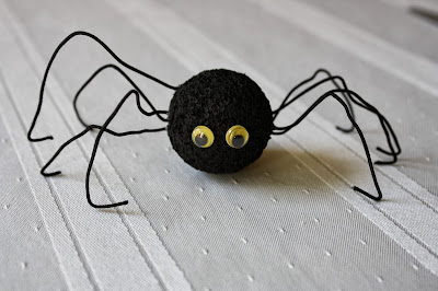 Craft E Magee: Spooky Styrofoam Spider!