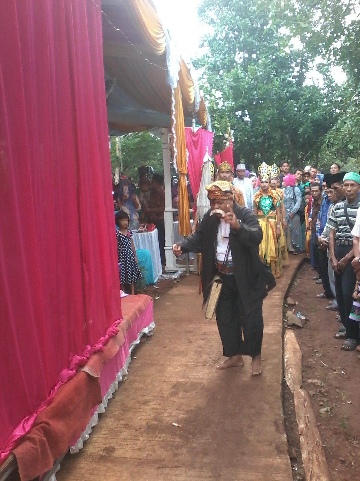 Upacara Adat Sunda: Si Lengser Dalam Acara Pernikahan | Blog RT 6 Cibungur